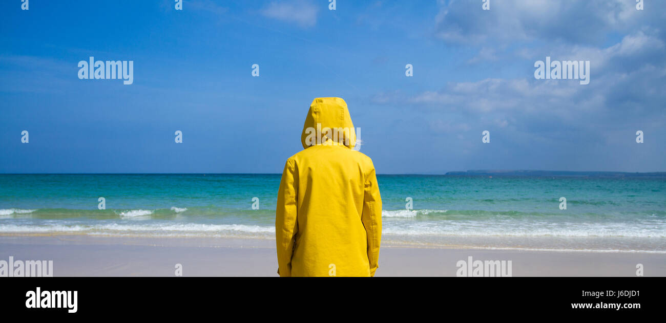 Person with yellow jacket hi-res stock photography and images - Alamy