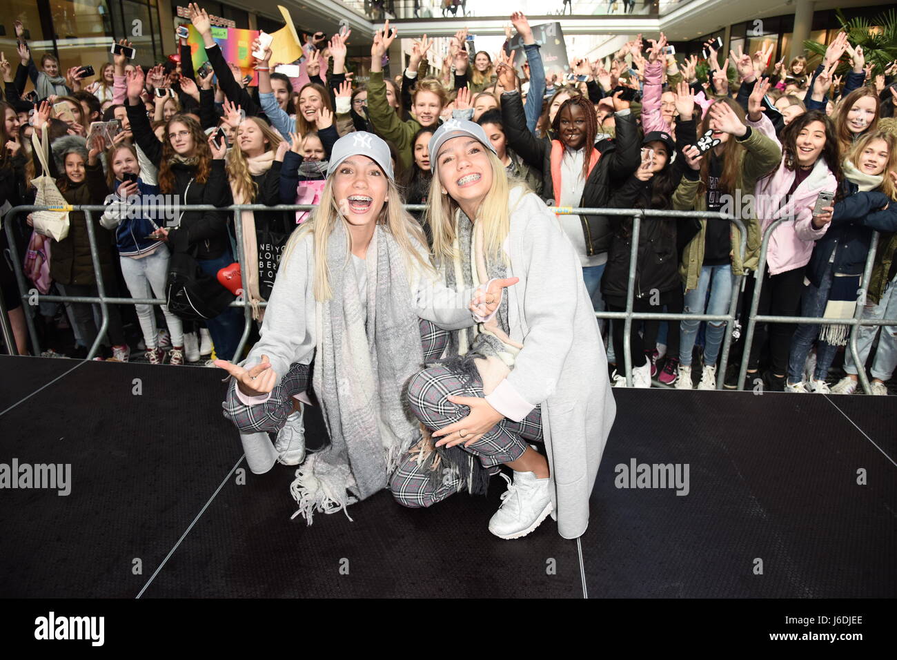 Meet and Greet with german musical.ly twins Lisa and Lena at Mall of ...