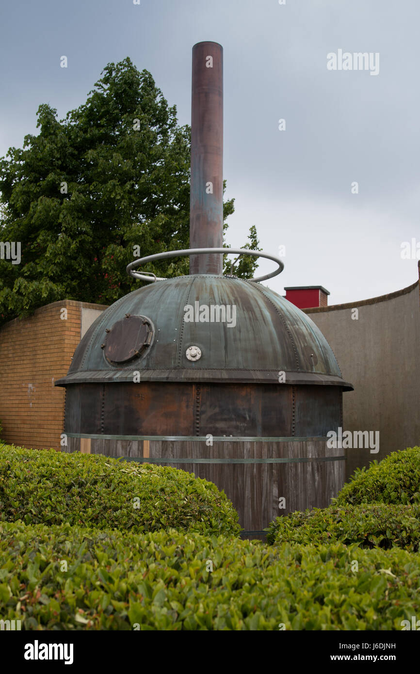 Distillation vat hi-res stock photography and images - Alamy