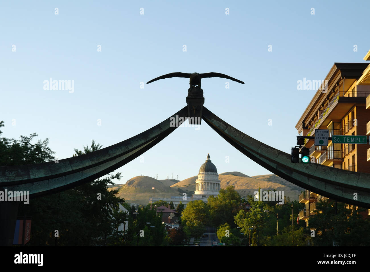 Blue sky view, to Utah State Capitol Building, Eagle Gate Monument ...