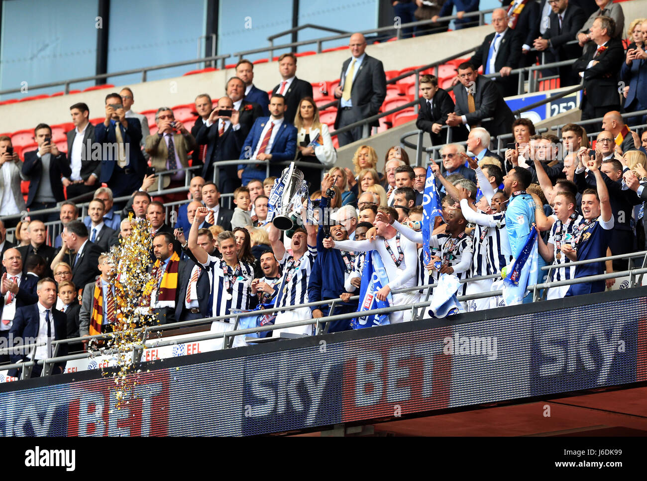 Captain tony craig hi-res stock photography and images - Alamy