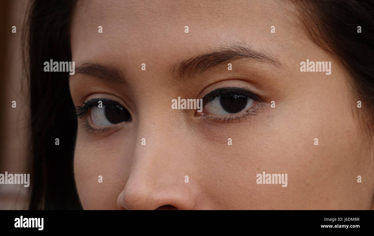 Hispanic Teenage Female Eyes Stock Photo - Alamy