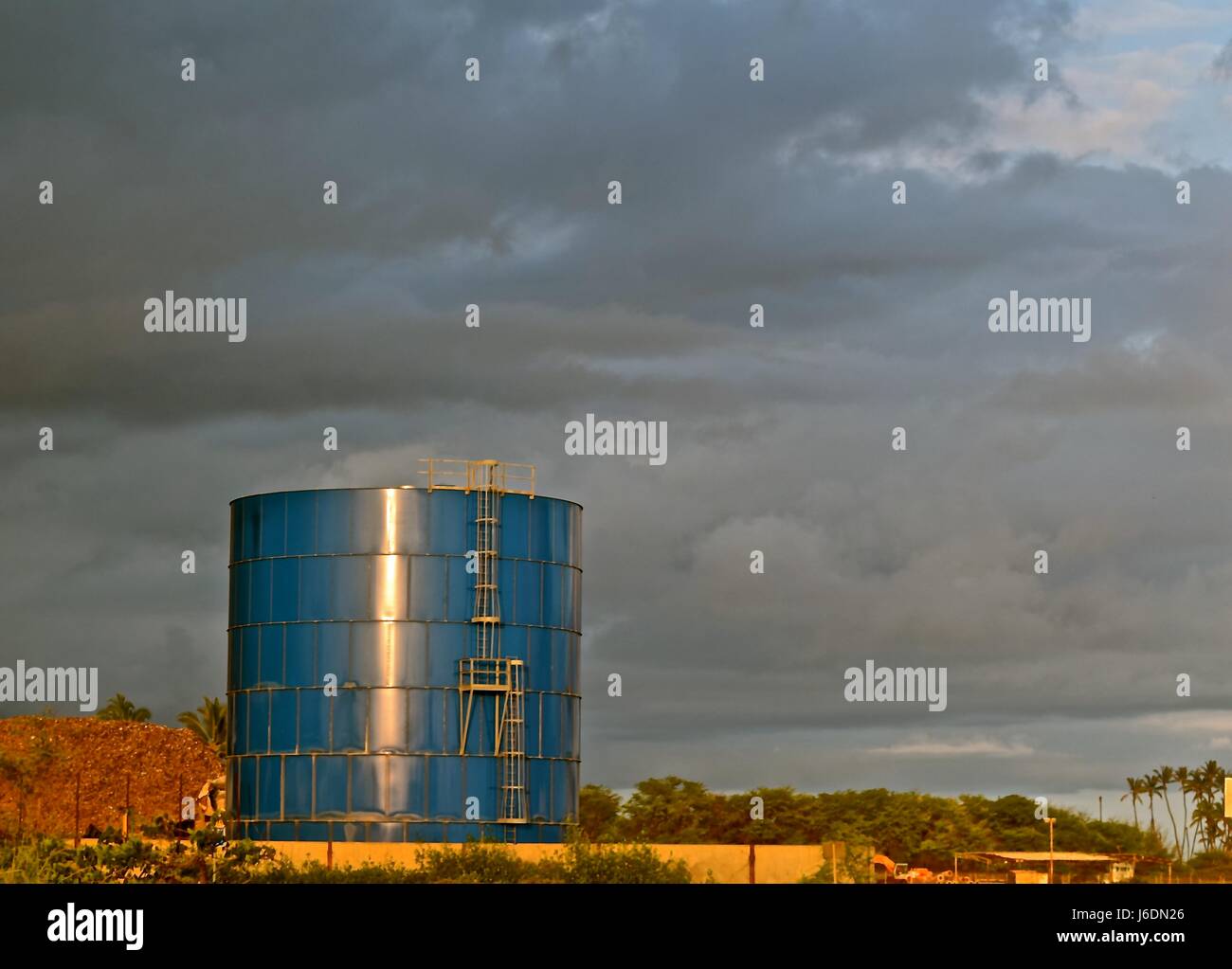 Spheroid tank water tower hi-res stock photography and images - Alamy