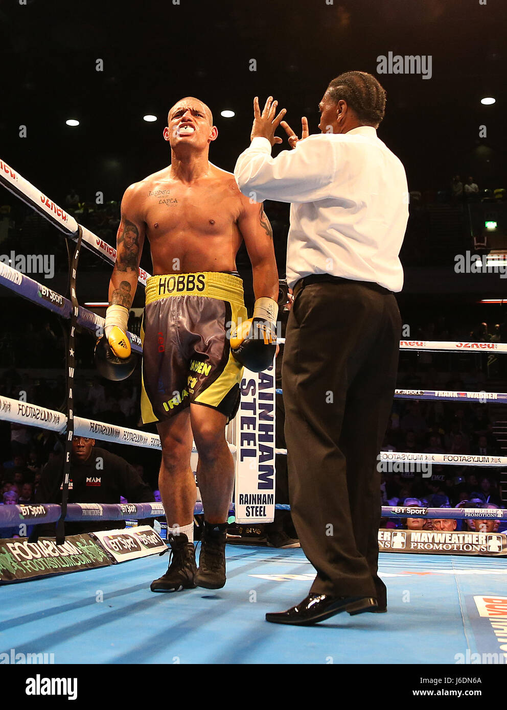 Chris Hobbs reacts after his corner throws in the towel in The Southern ...