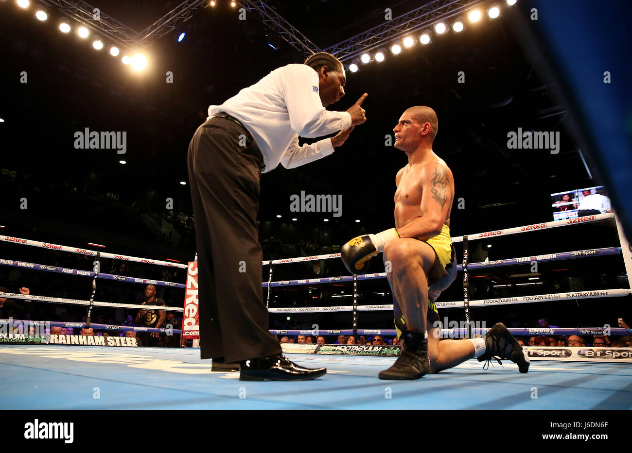 Chris Hobbs faces the referees count in The Southern Area Light ...