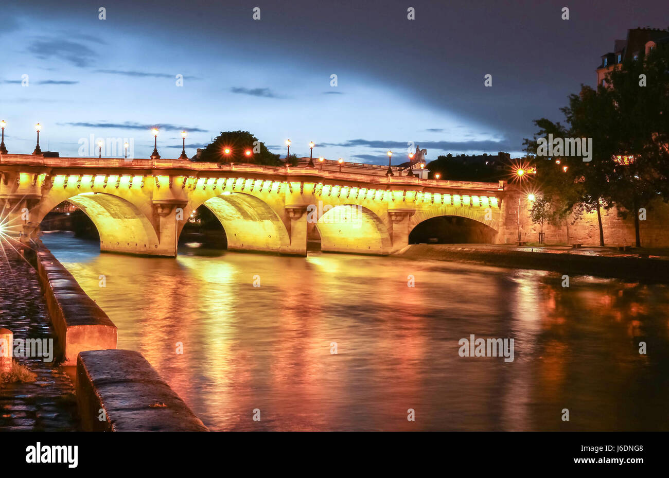 Pont Neuf Paris Stock Photos & Pont Neuf Paris Stock Images - Alamy