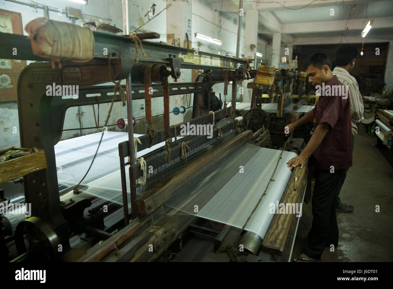 Factory worker bangladesh hi-res stock photography and images - Alamy