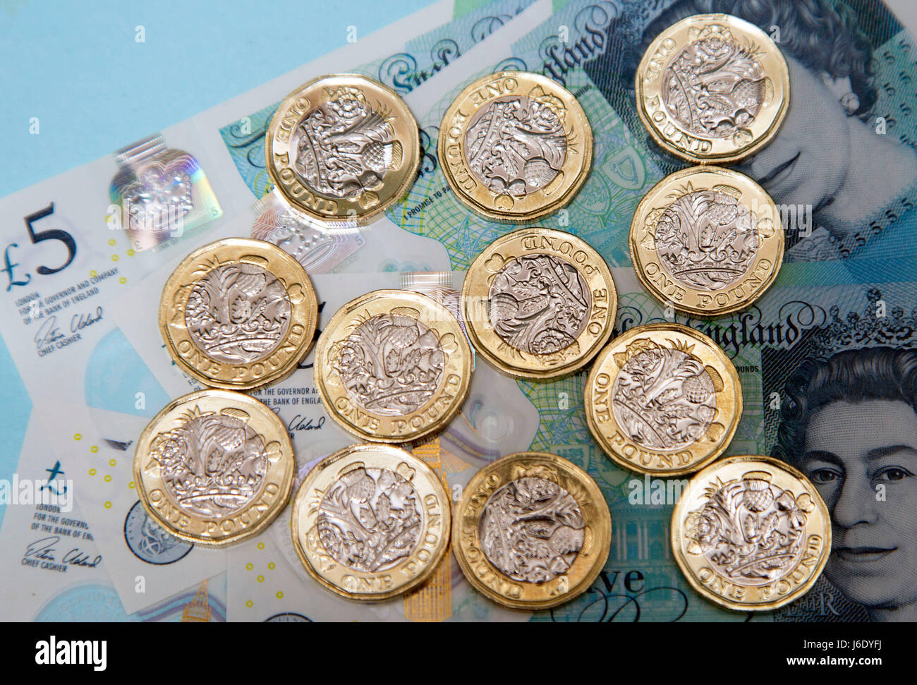New multi-sided one pound coins with new fivers, London Stock Photo - Alamy