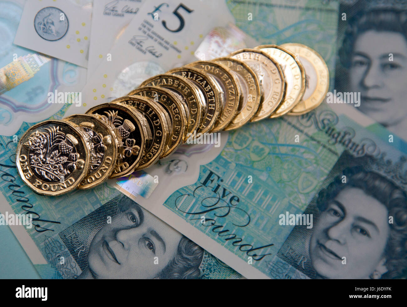 New multi-sided one pound coins with new fivers, London Stock Photo - Alamy