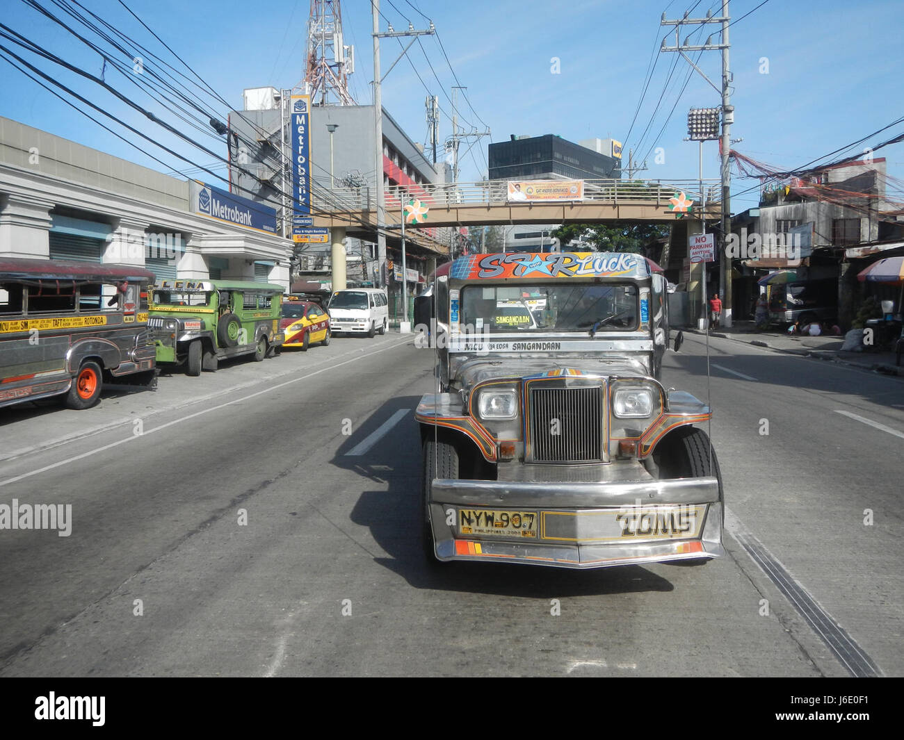This location encompasses major roadways in the Metro Manila area ...