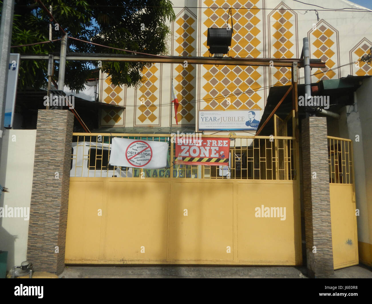 This map or image features the roads and landmarks of Sangandaan ...