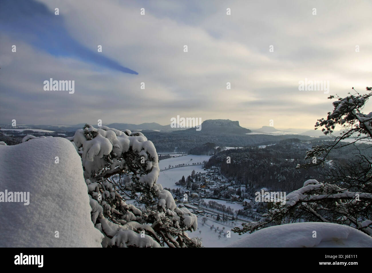 Snowscape forest perspective hi-res stock photography and images - Alamy