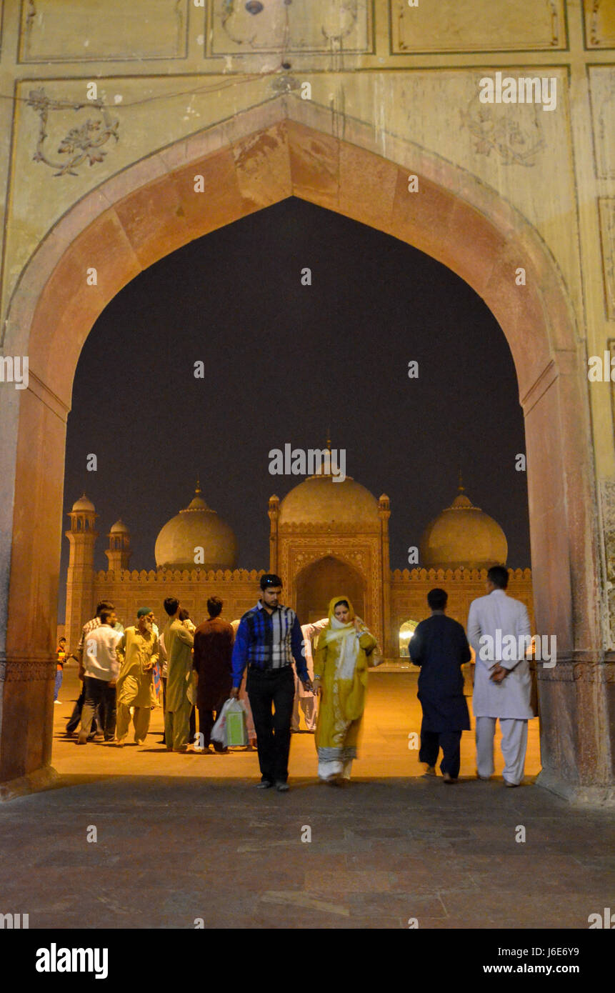 View badshahi masjid hi-res stock photography and images - Alamy