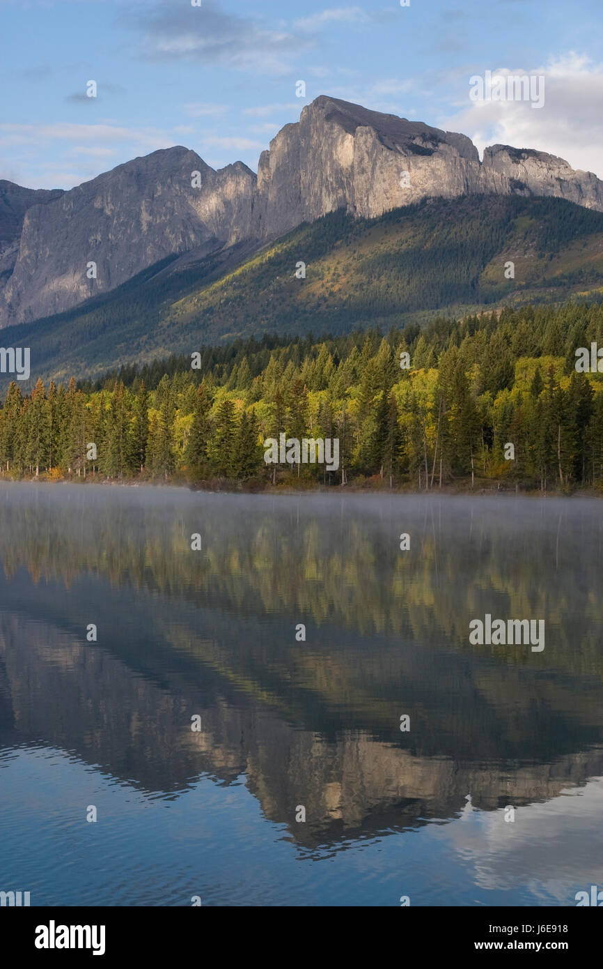 Yamnuska mountain hi-res stock photography and images - Alamy