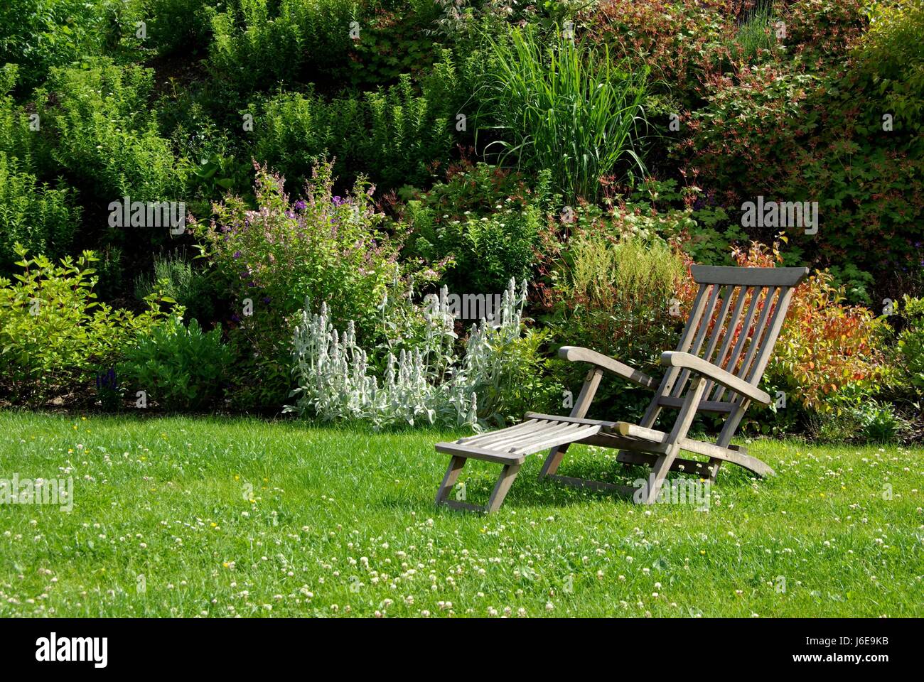 garden green chaise longue reclining chair gardens facilitate ease ...