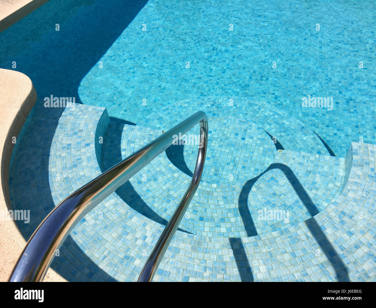 Curved swimming pool hi-res stock photography and images - Alamy
