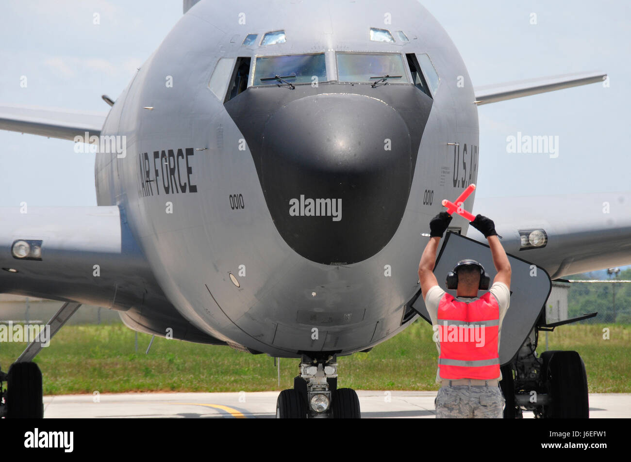 AN AIRMAN WITH THE 134TH AIR REFUELING WING MARSHALS IN A KC-135R ...
