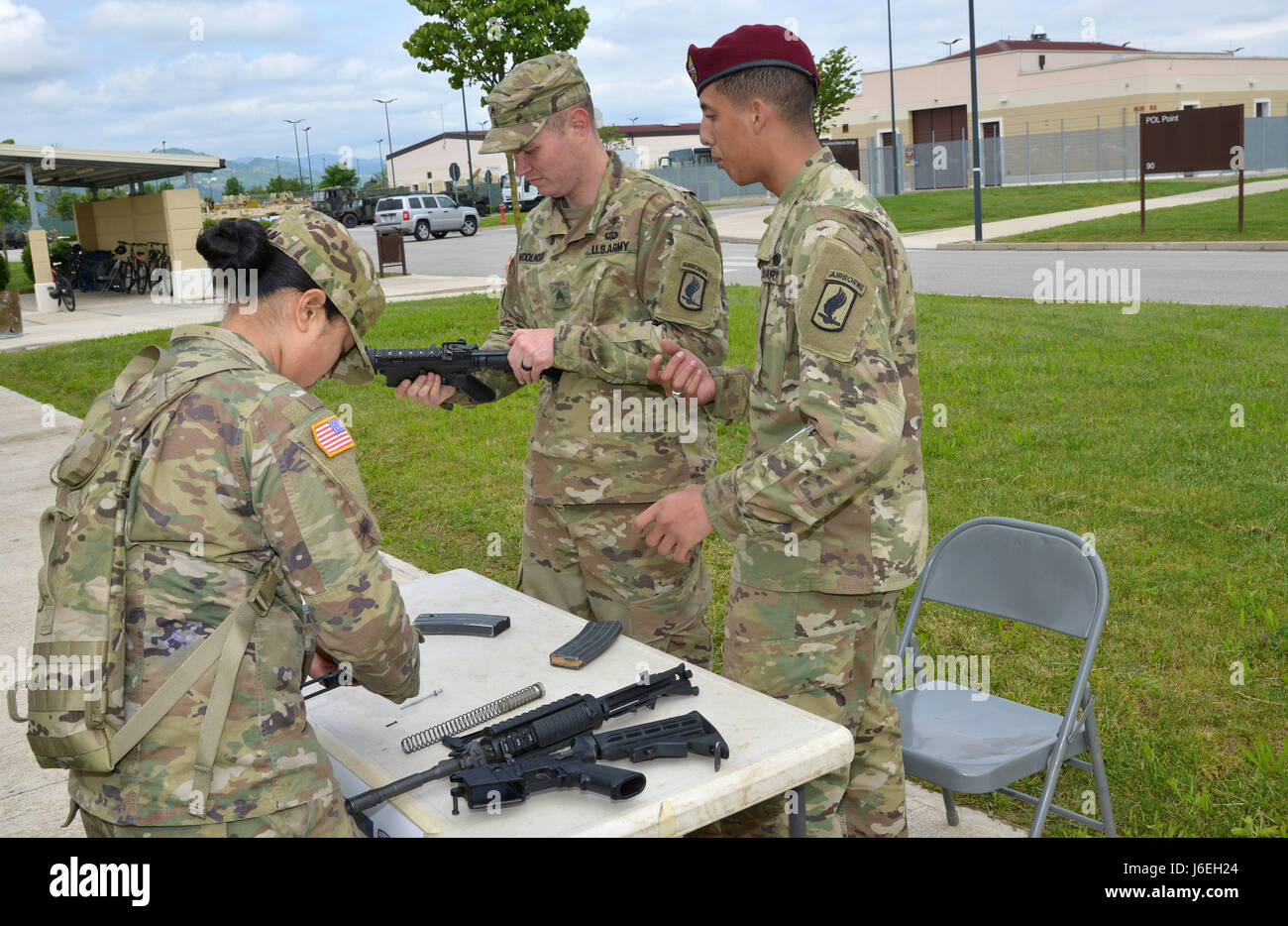 U.S. Army paratroopers from the 173rd Airborne Brigade conduct M4 rifle ...