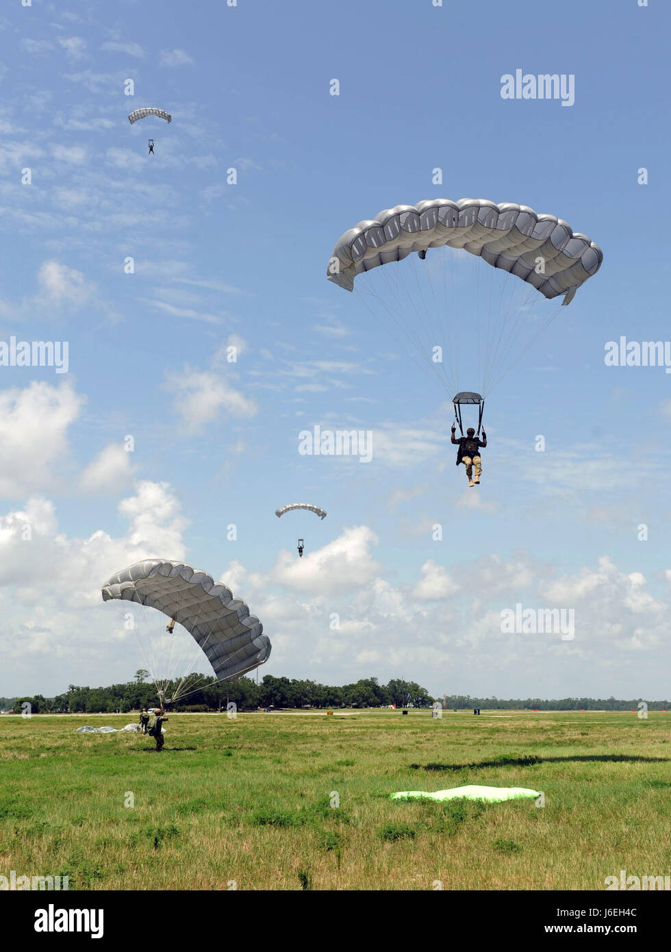 Special Tactics Airmen from the 720th Special Tactics Group, Hurlburt ...