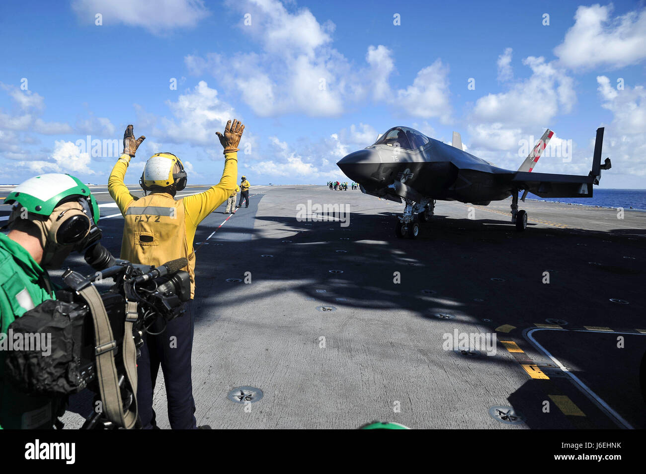 160814-N-GN619-341 ATLANTIC OCEAN (Aug. 14, 2016) - Aviation Boatswain ...