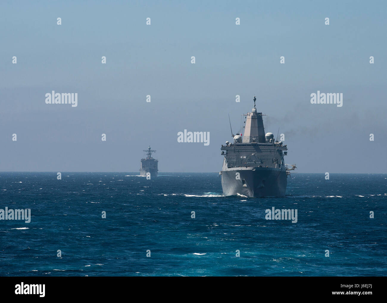 PACIFIC OCEAN (August 15, 2016) – Amphibious transport dock USS ...