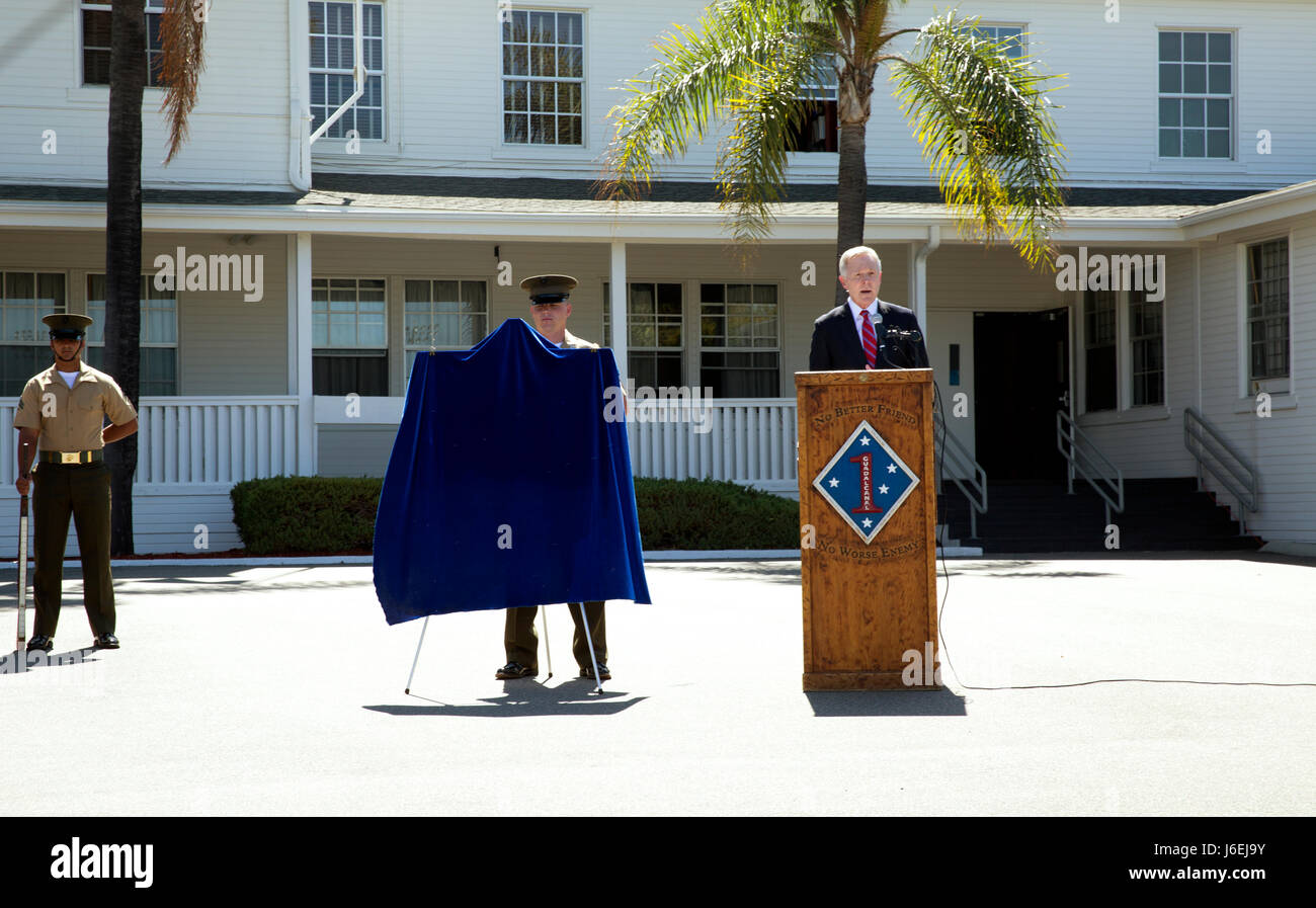 CAMP PENDELTON, Calif. -- Ray Mabus, the Secretary of the Navy ...
