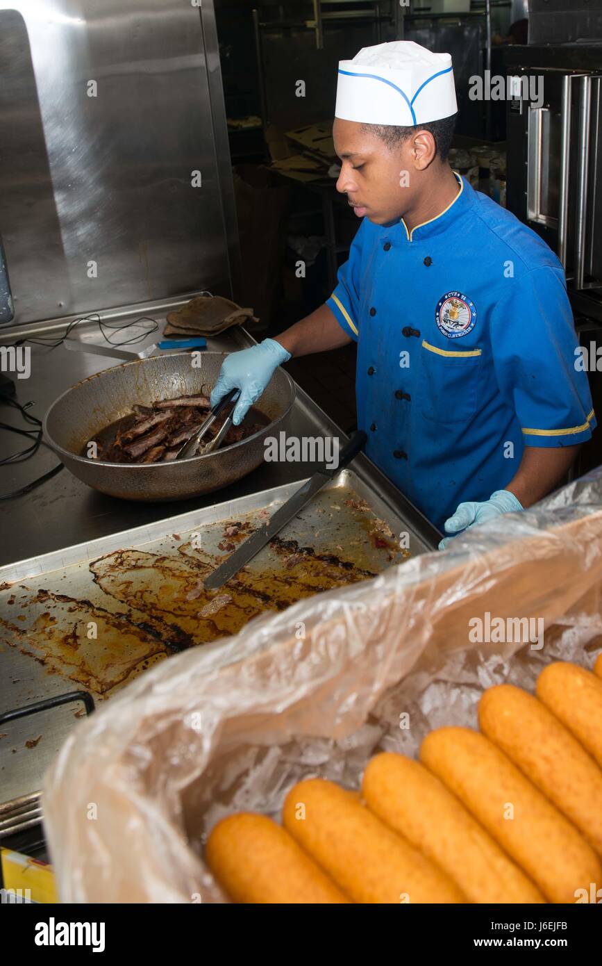 Operation specialist aboard uss hi-res stock photography and images - Alamy