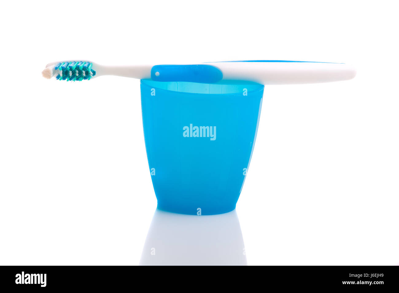 cup dentist wash washing hygiene toothbrush dental healthy jagged close ...