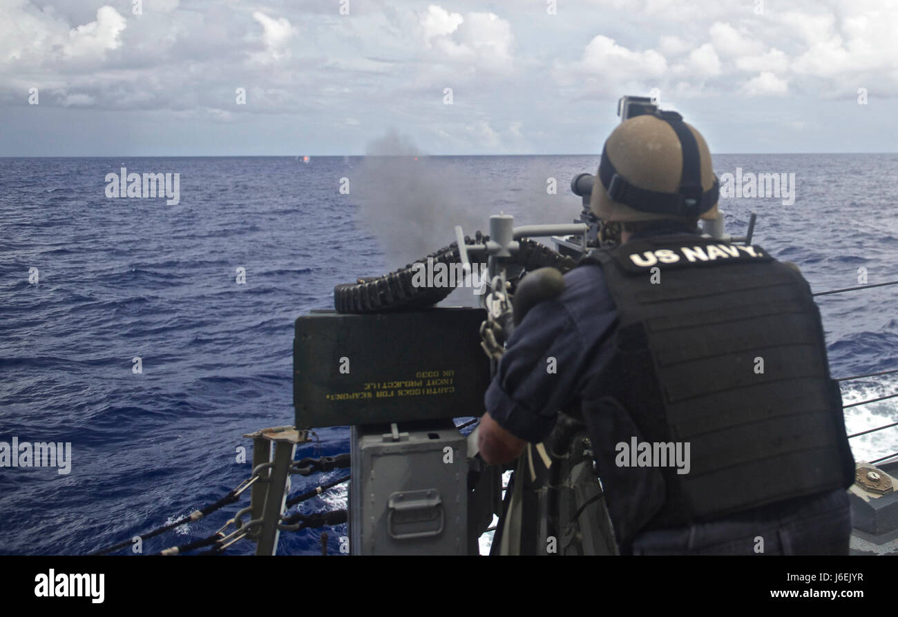 SOUTH CHINA SEA (Aug. 17, 2016) Gunner’s Mate 2nd Class Steven Ayala ...