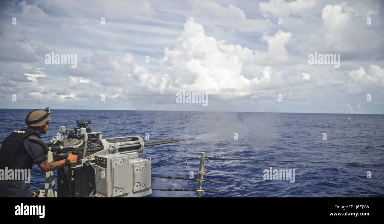SOUTH CHINA SEA (Aug. 17, 2016) Gunner’s Mate 2nd Class Steven Ayala ...