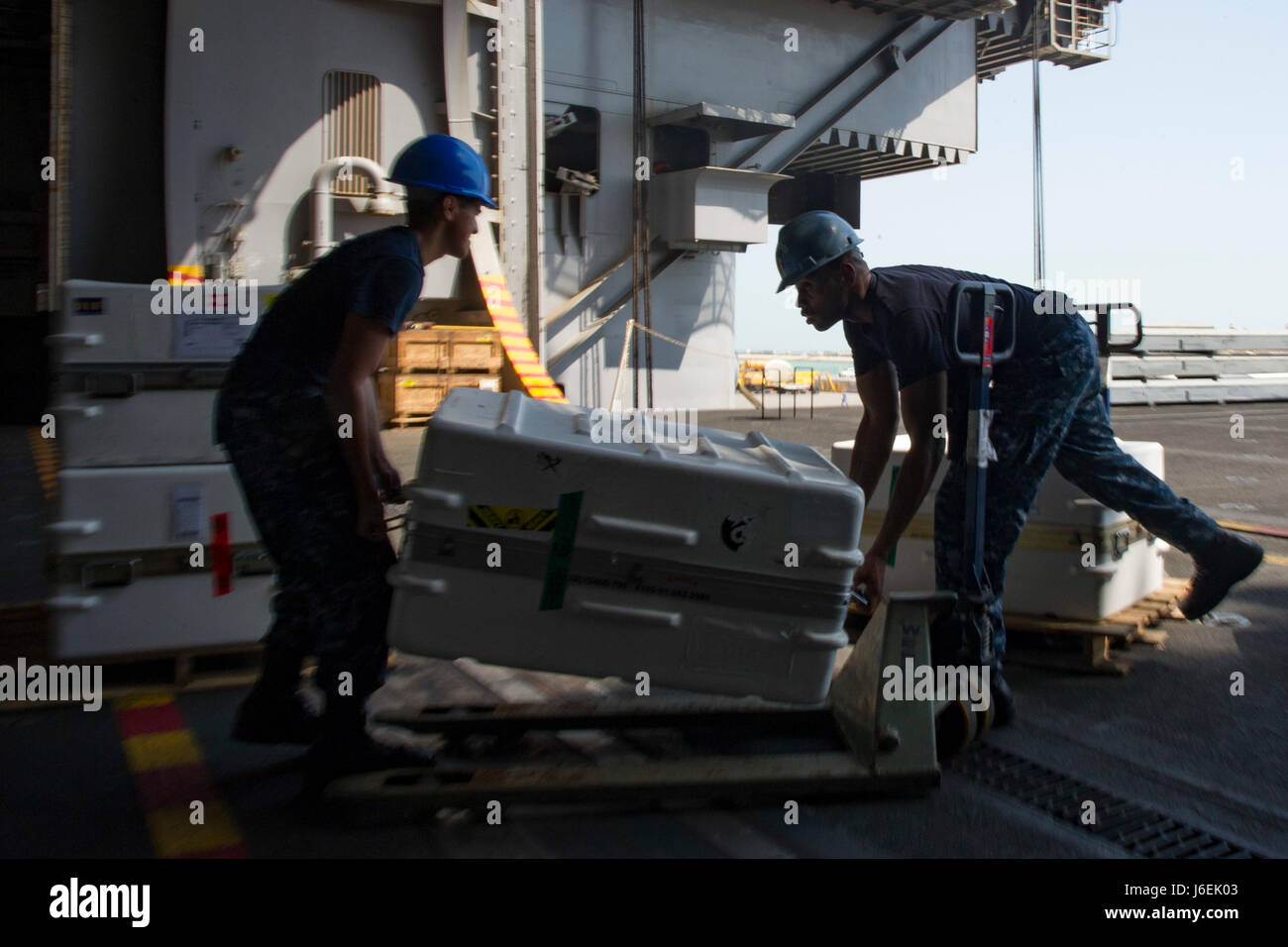 Empty aircraft hangar hi-res stock photography and images - Alamy