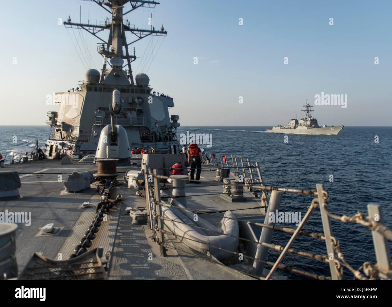 Uss mason ddg 87 carrier carrier strike group hi-res stock photography ...