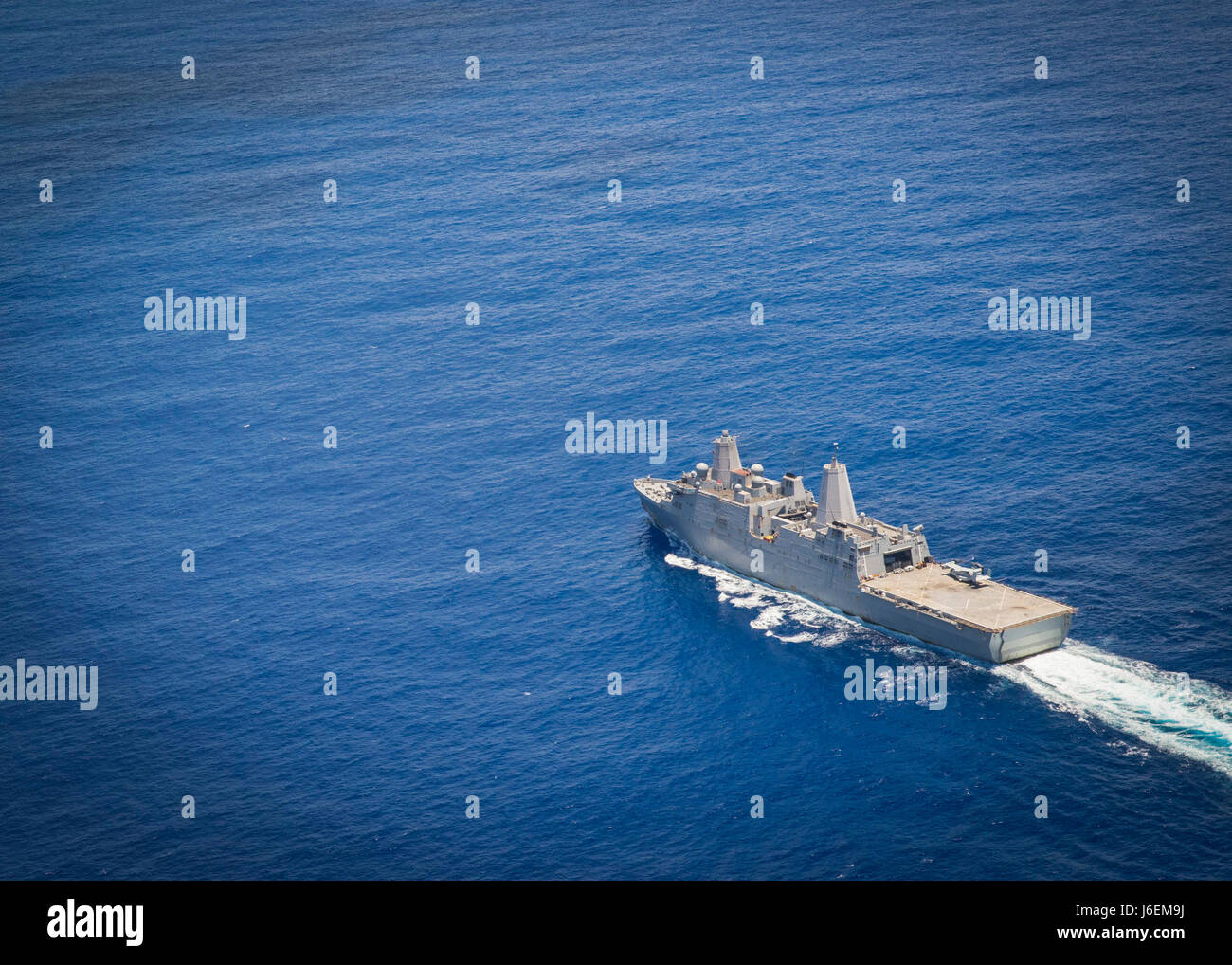 160824-N-WK391-031 PACIFIC OCEAN (Aug. 24, 2016) The amphibious ...