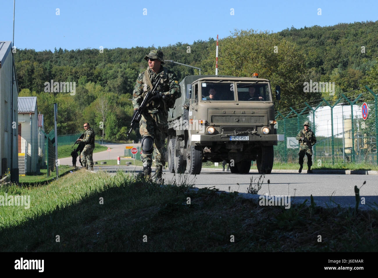 Montenegrin soldiers hi-res stock photography and images - Alamy