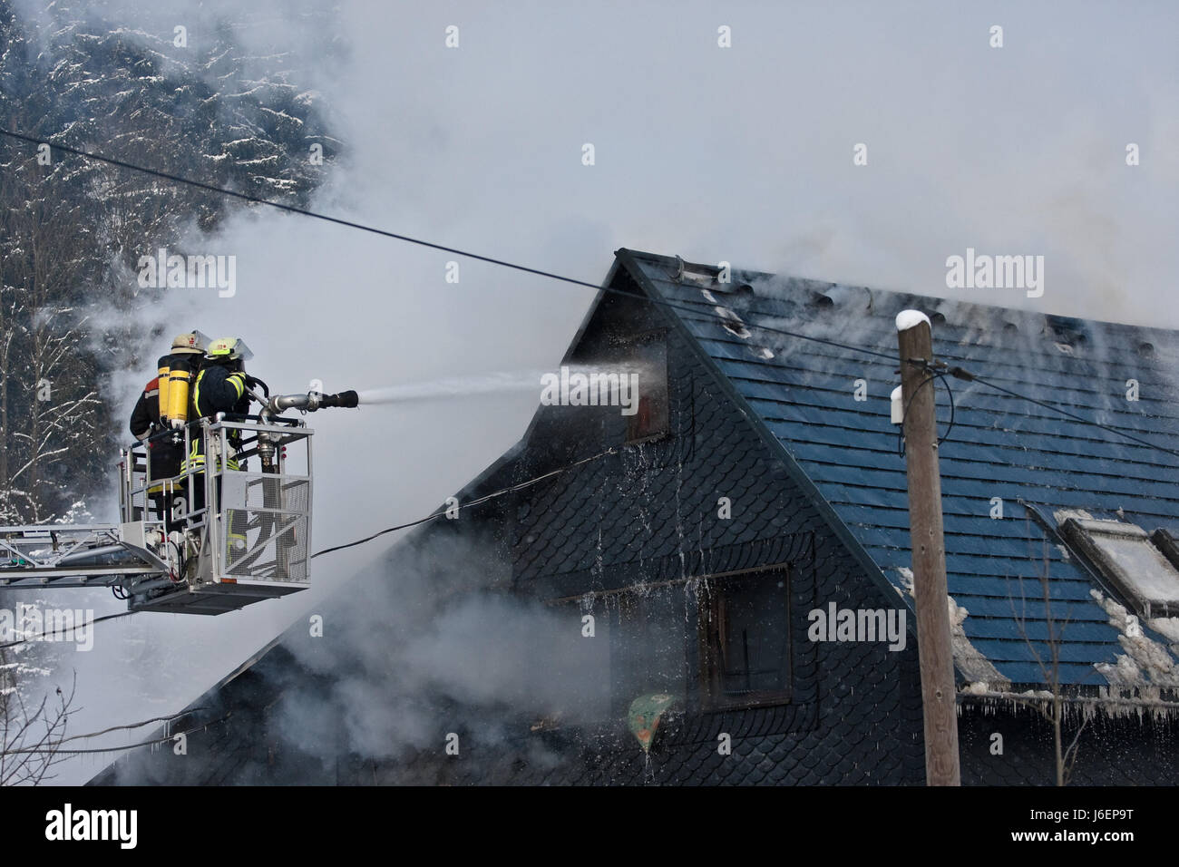 house home dwelling house residential building building fire ...