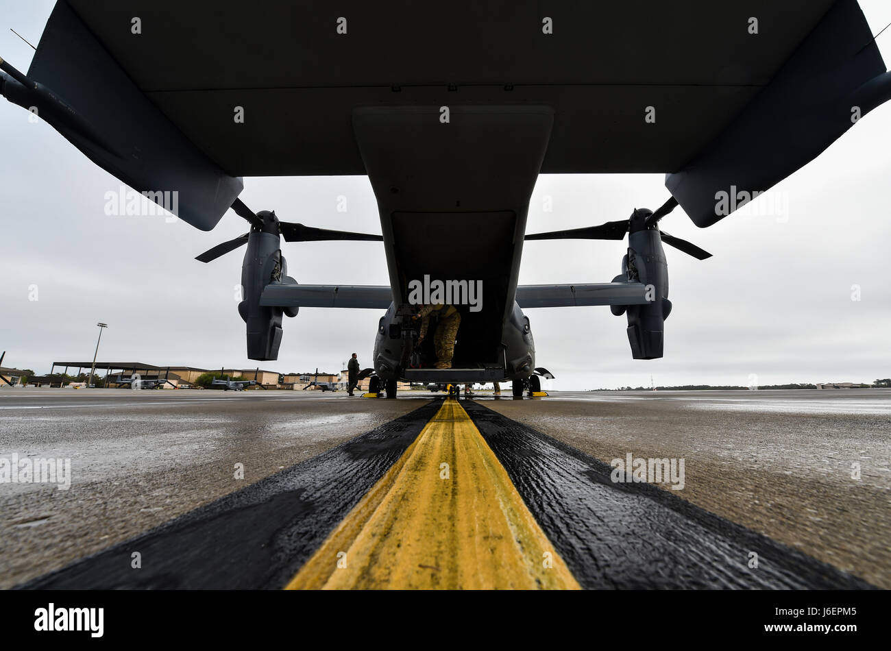 A CV-22 Osprey landed on the Landing Helicopter Deck at Duke Field, for ...