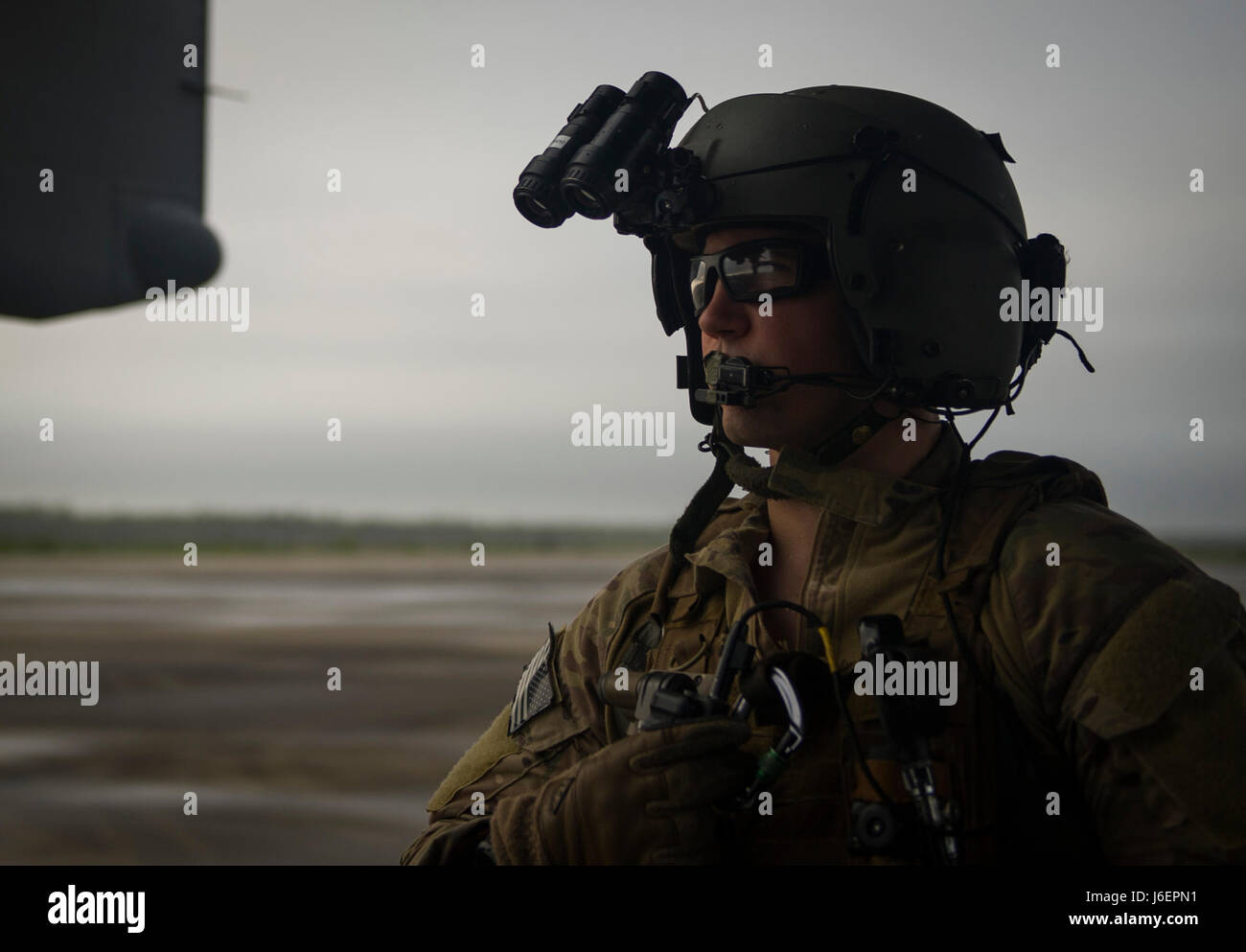 A CV-22 Osprey landed on the Landing Helicopter Deck at Duke Field, for ...
