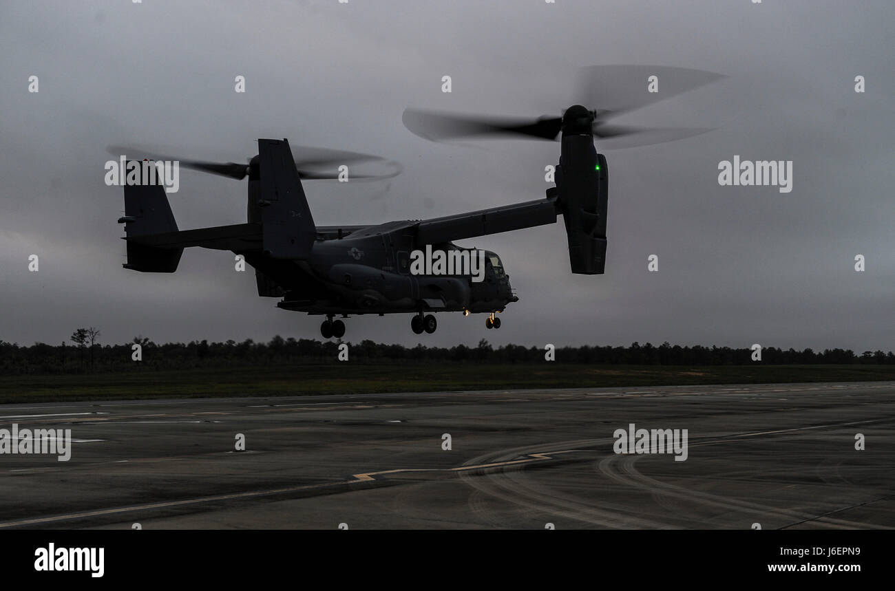 A CV-22 Osprey landed on the Landing Helicopter Deck at Duke Field, for ...