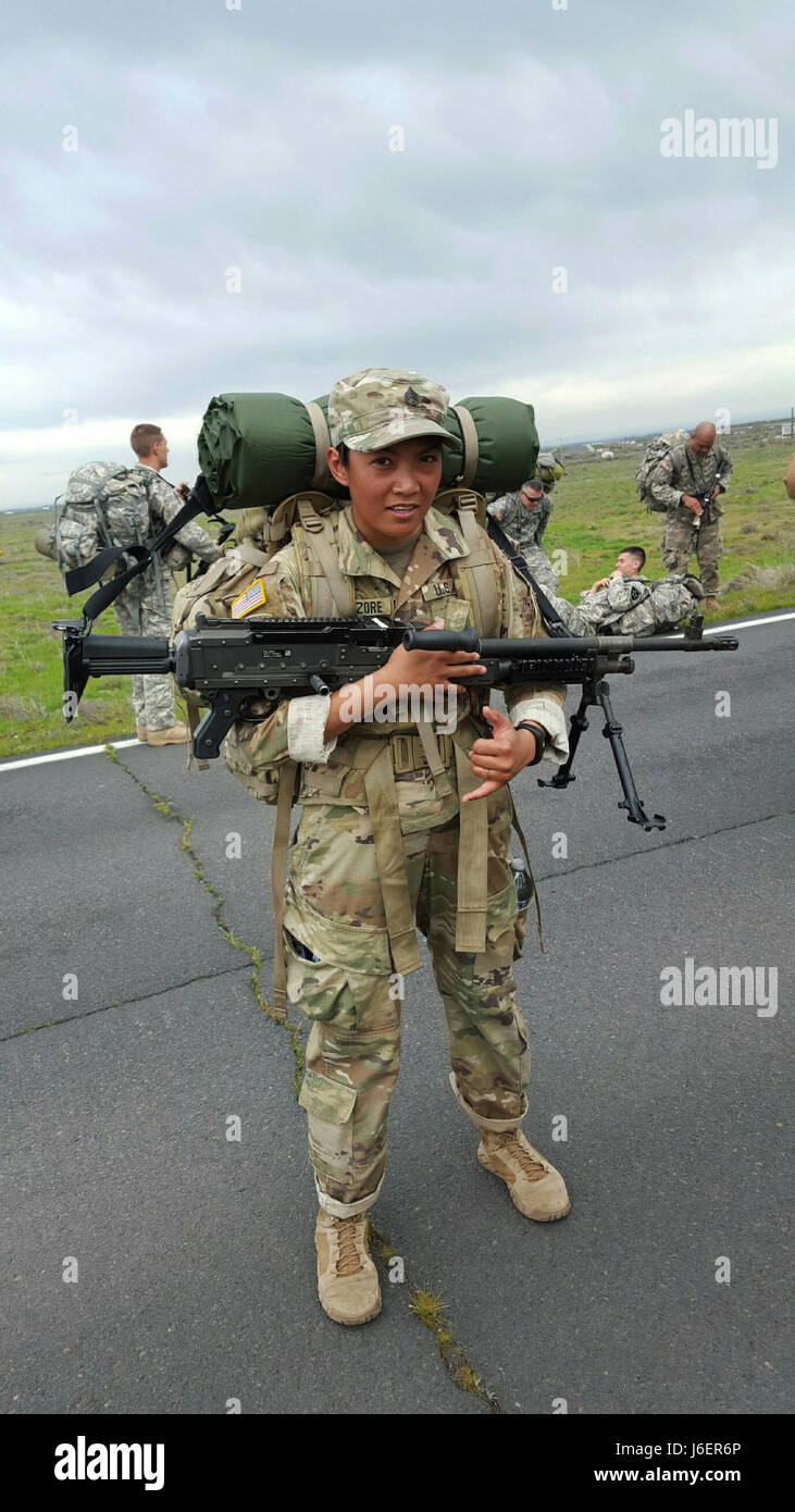 A California Army National Guard infantry Soldier carried a 70-pound ...