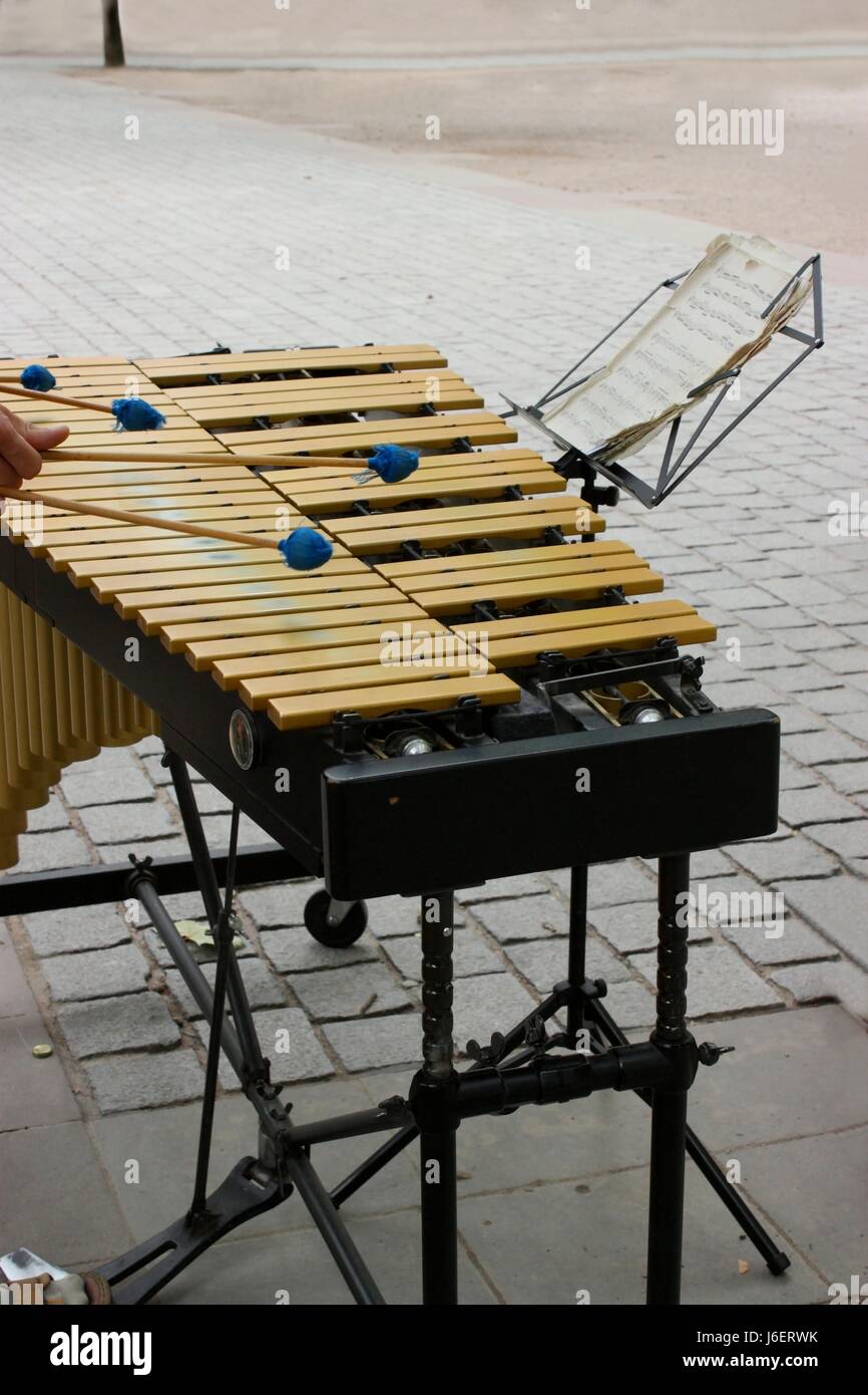 Xylophone artist hi-res stock photography and images - Alamy