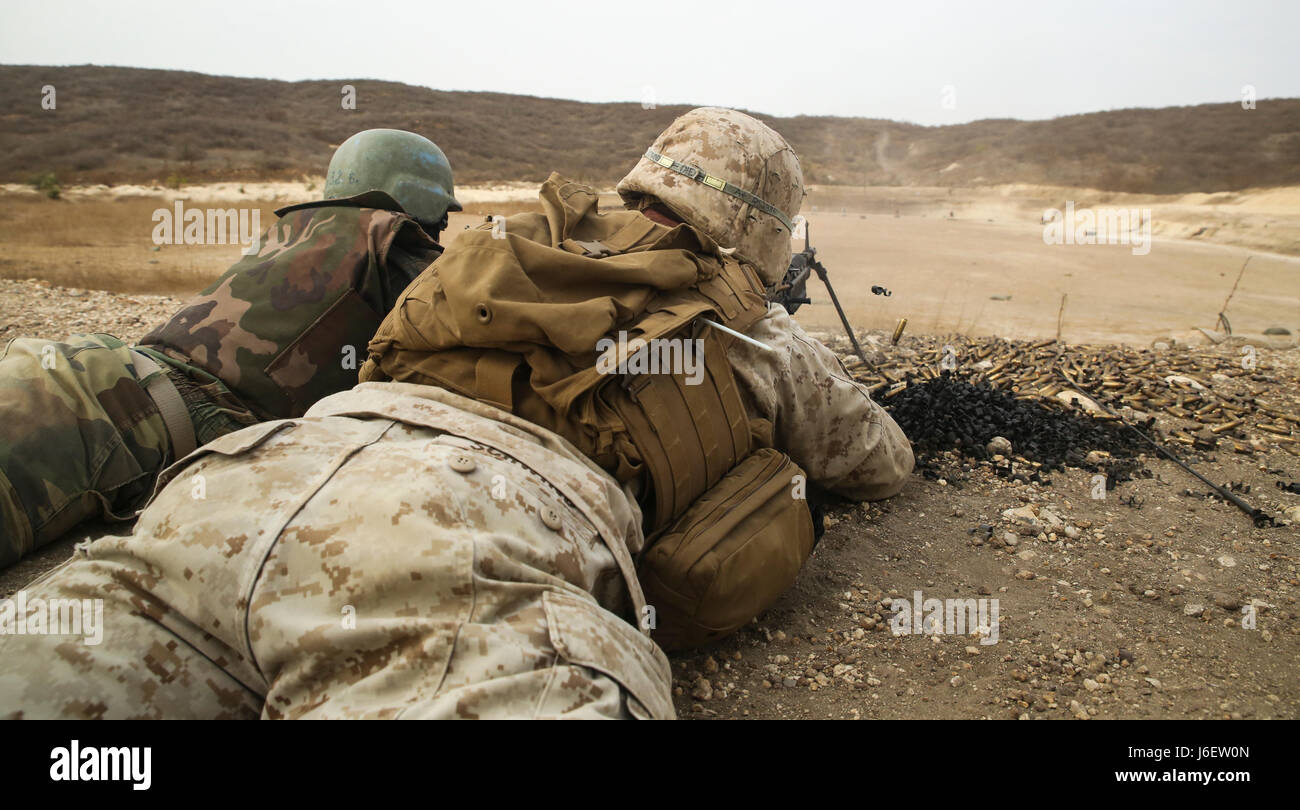 Live fire platoon attack range hi-res stock photography and images - Alamy