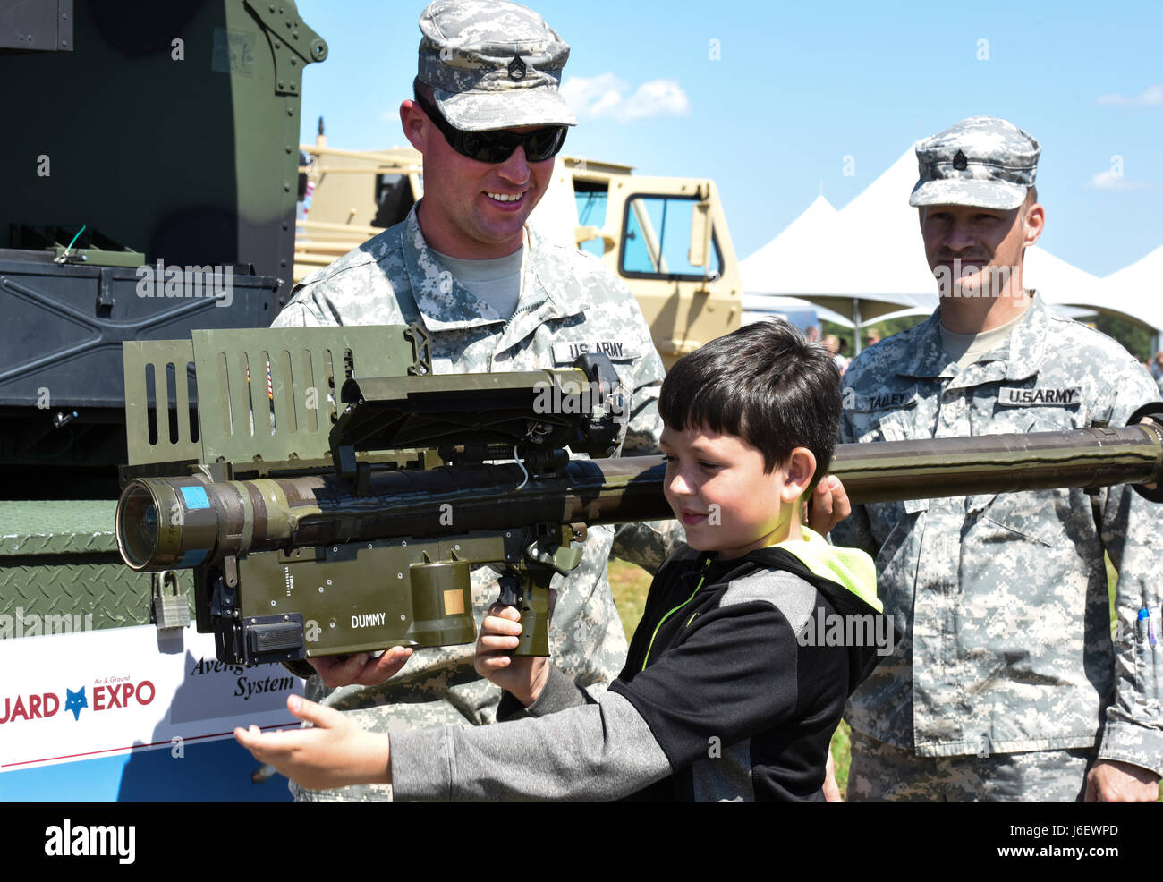 U.S. Army Staff Sgt. Randall Norris and U.S. Army Staff Sgt. James ...