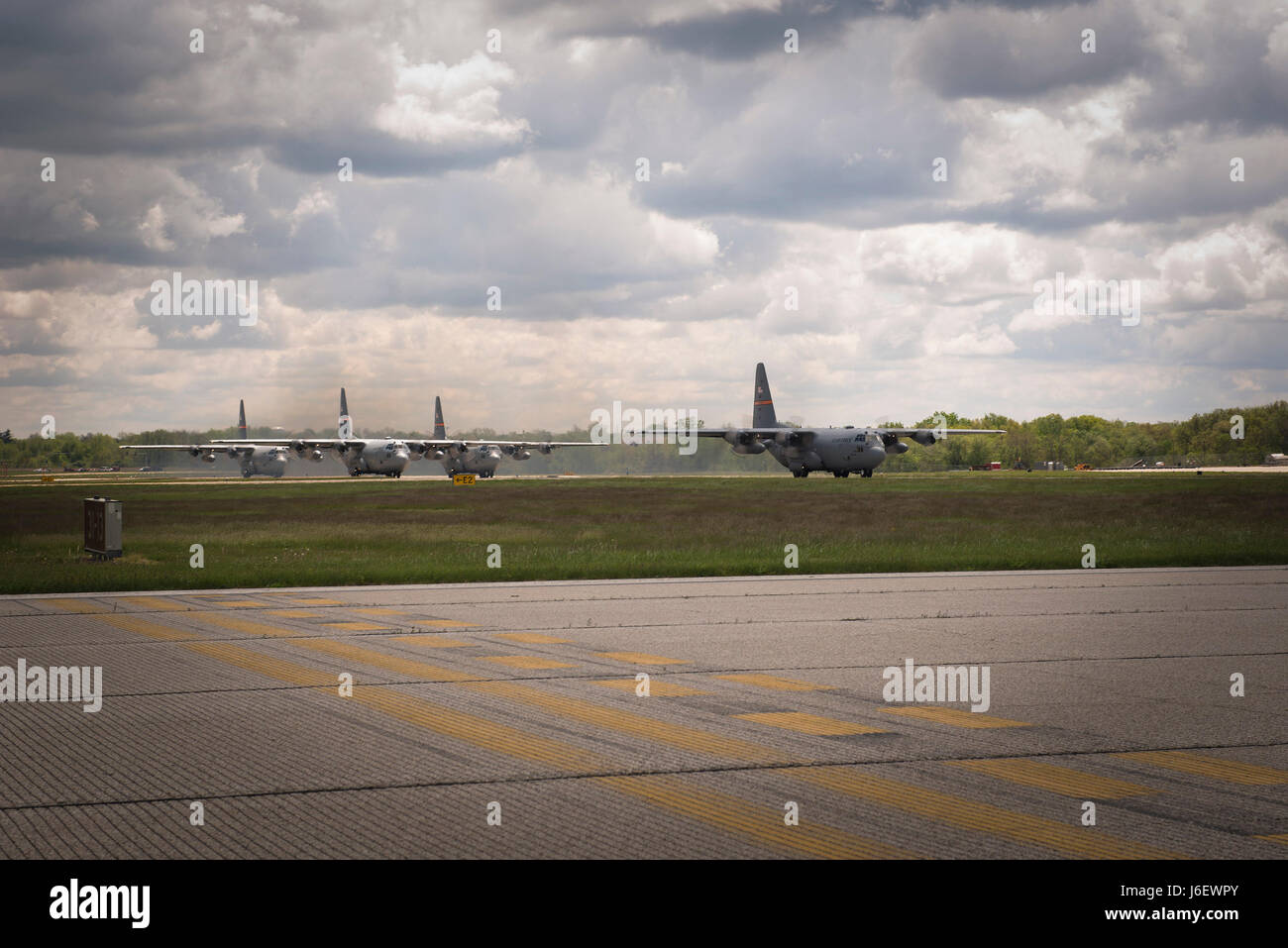 130 hercules 182nd airlift hi-res stock photography and images - Alamy