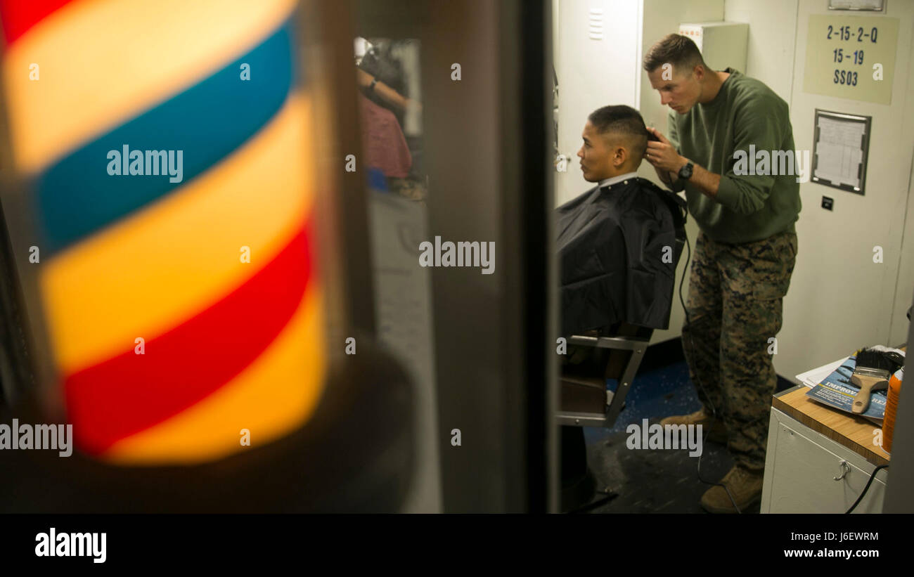 Marine corps grooming hi-res stock photography and images - Alamy