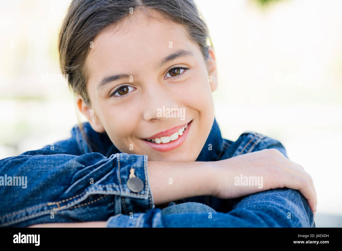 Teen face paint ethnic hi-res stock photography and images - Alamy