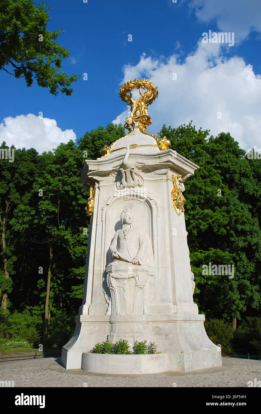 Victory wreath hi-res stock photography and images - Alamy