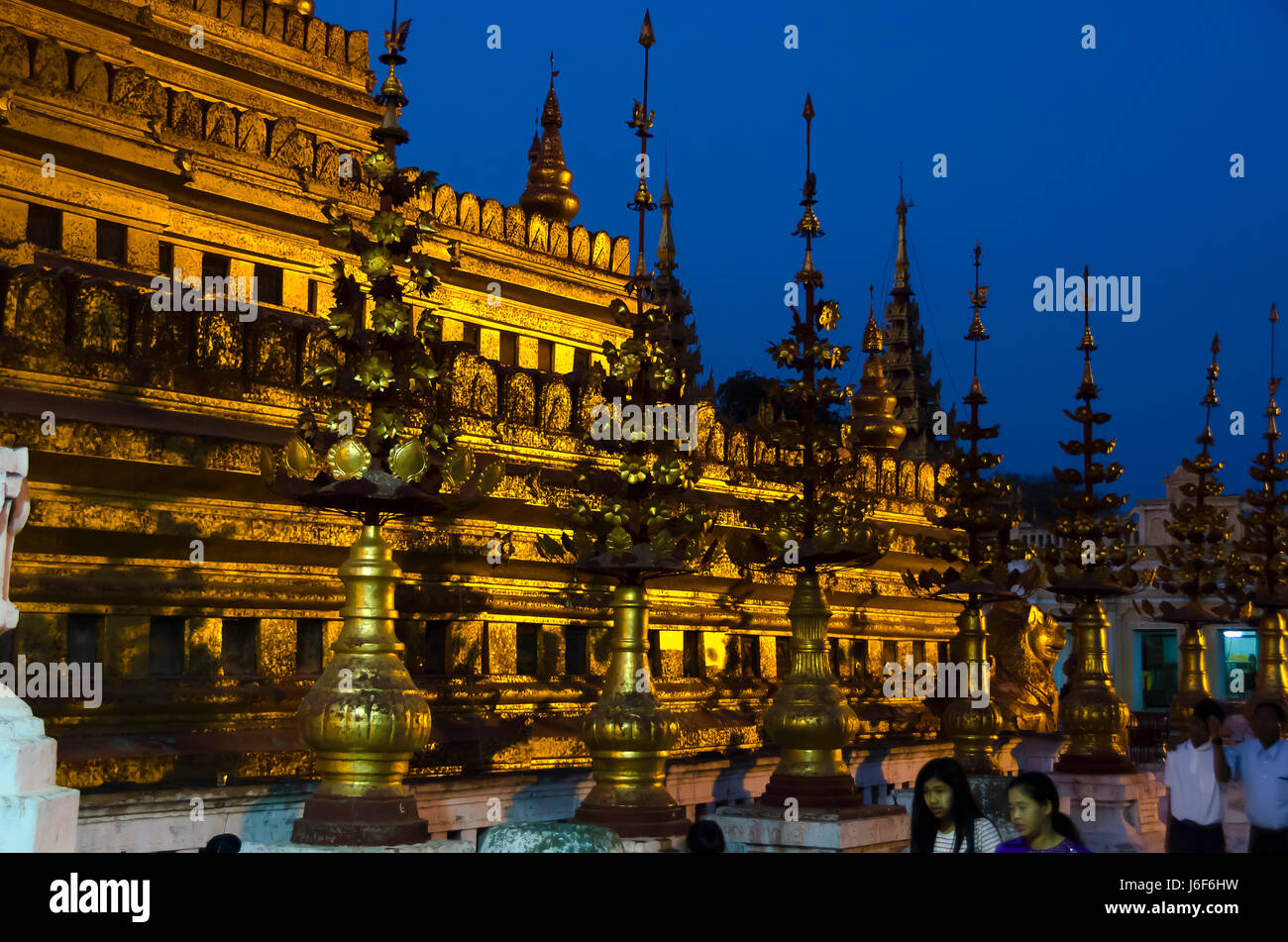 Shwezigon Pagoda at night, Bagan, Myanmar Stock Photo - Alamy