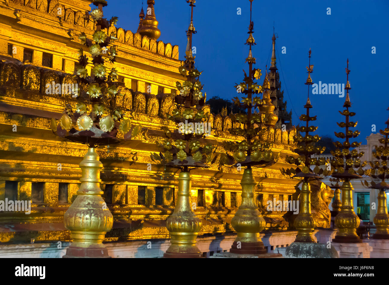 Shwezigon Pagoda at night, Bagan, Myanmar Stock Photo - Alamy