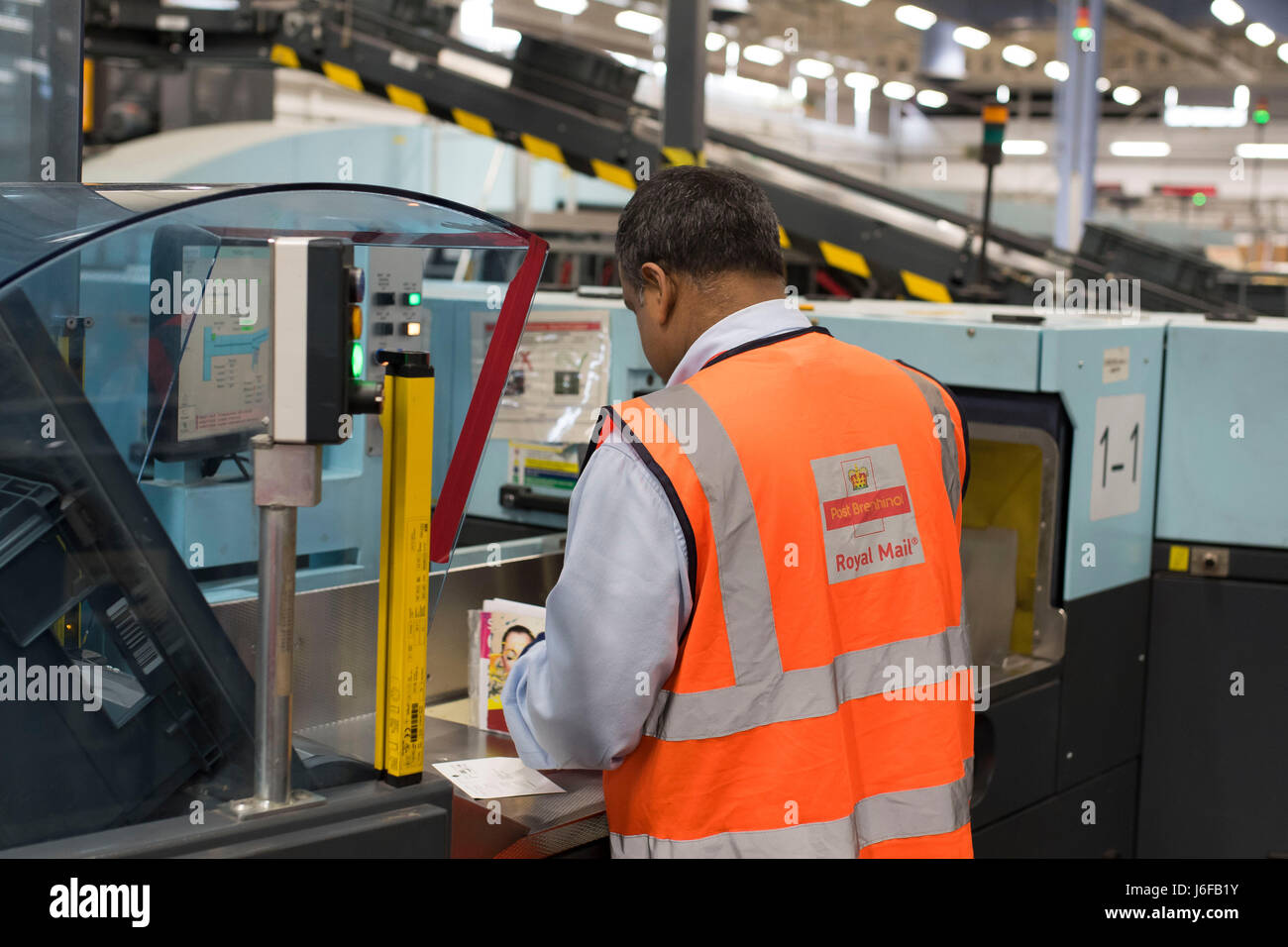 Royal mail parcels hi-res stock photography and images - Alamy