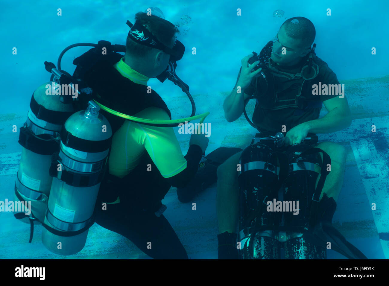 Marine combatant divers course hi-res stock photography and images - Alamy